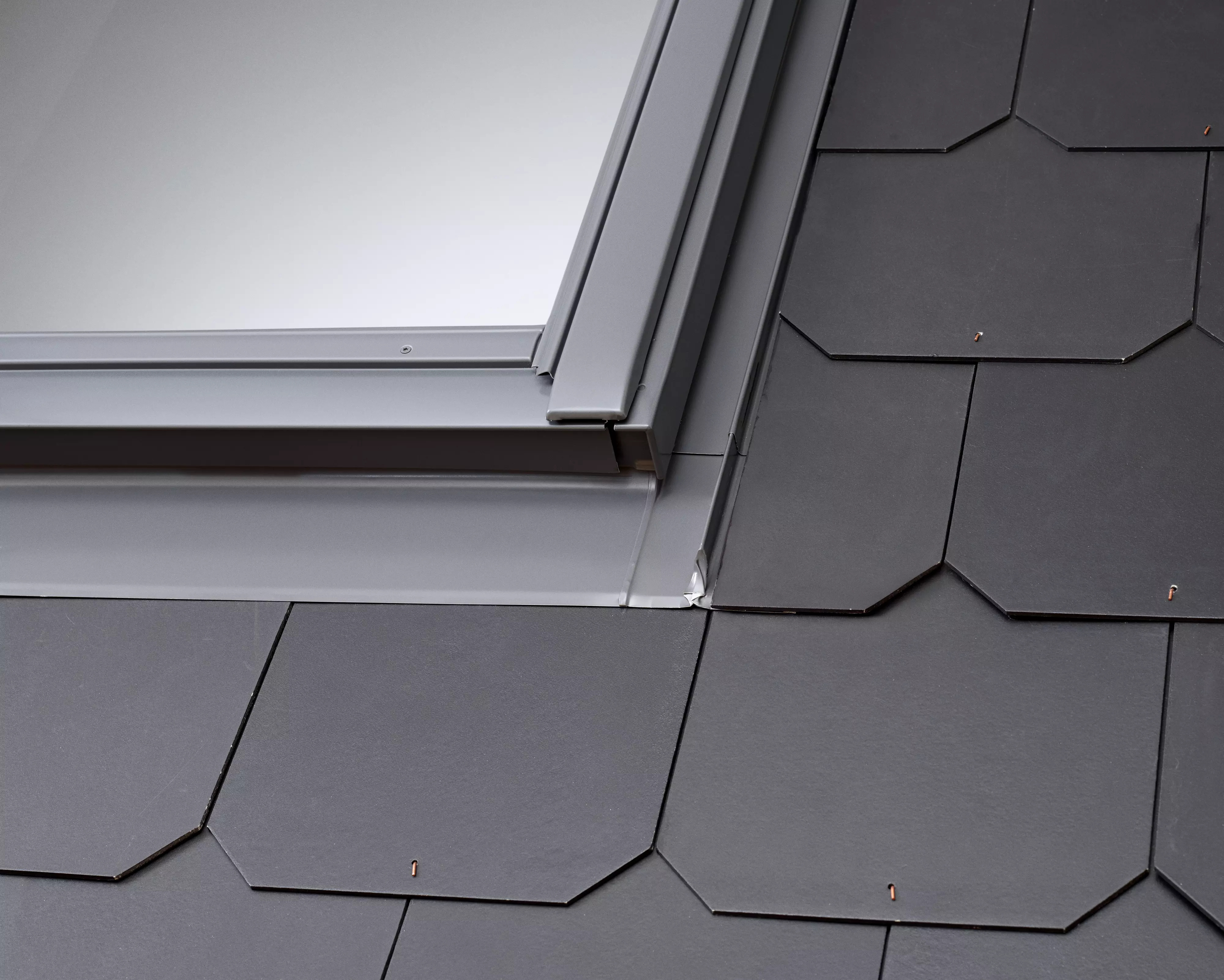 VELUX Kombi-Eindeckrahmen EKS UK10 Alu grau Schiefer Stehfalz